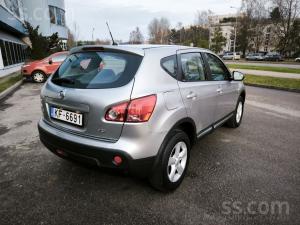 Nissan Qashqai 2008 in Riga, with an engine capacity of 2.00 L and mileage of 329 thousand km for 3900 €, photo 3 on AUTOMOTO.COM.LV