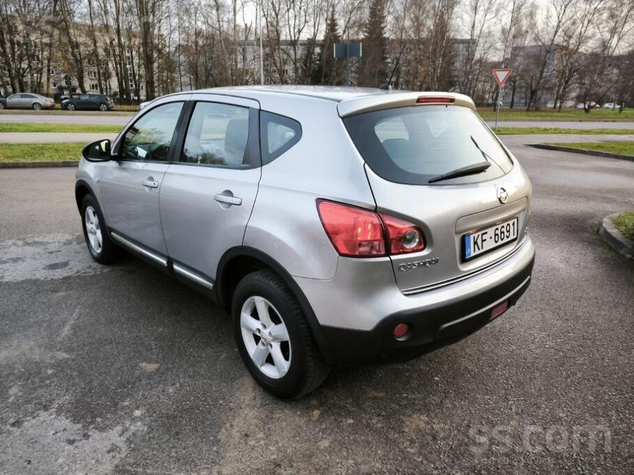 Nissan Qashqai 2008 in Riga, with an engine capacity of 2.00 L and mileage of 329 thousand km for 3900 €, photo 4 on AUTOMOTO.COM.LV