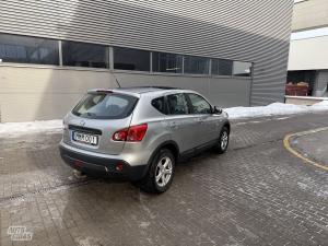 Nissan Qashqai 2008 in Vilnius, with an engine capacity of 2.00 L and mileage of 298 thousand km for 3750 €, photo 4 on AUTOMOTO.COM.LV