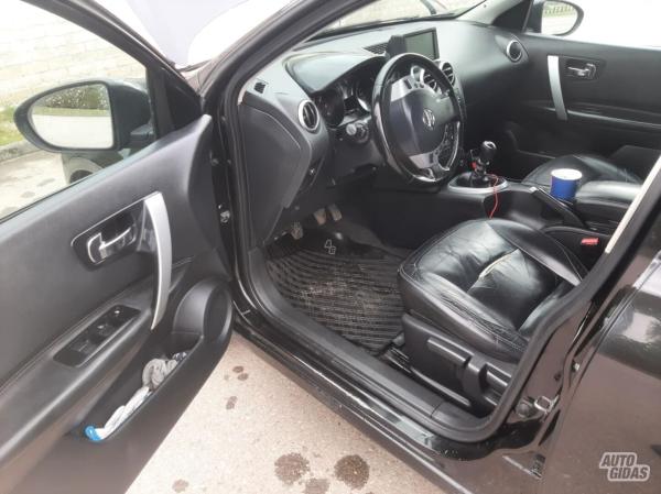 Nissan Qashqai 2008 in Jonava, with an engine capacity of 1.50 L and mileage of 340 thousand km for 2500 €, photo 9 on AUTOMOTO.COM.LV