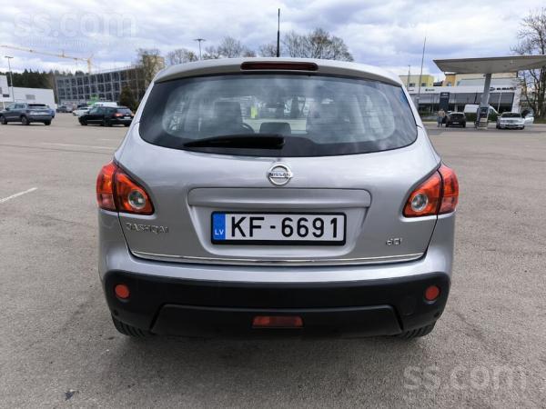 Nissan Qashqai 2008 in Riga, with an engine capacity of 2.00 L and mileage of 329 thousand km for 3900 €, photo 6 on AUTOMOTO.COM.LV