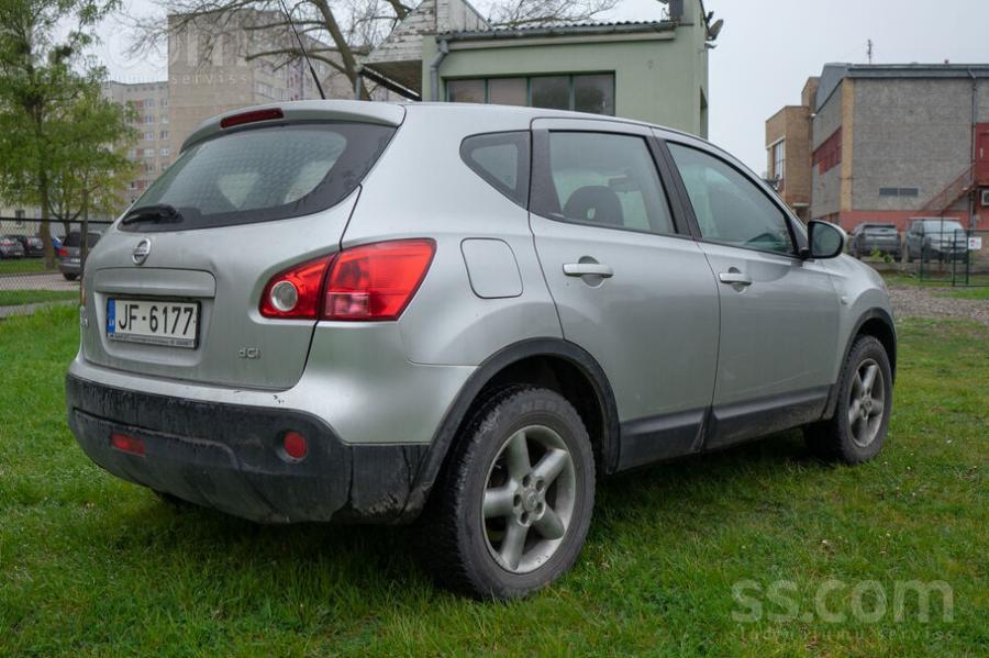 Nissan Qashqai 2008 in Liepaja, with an engine capacity of 1.50 L and mileage of 411 thousand km for 3100 €, photo 4 on AUTOMOTO.COM.LV