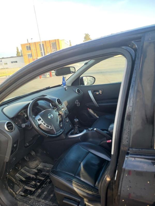 Nissan Qashqai 2008 in Pasvalys, with an engine capacity of 2.00 L and mileage of 270 thousand km for 2600 €, photo 7 on AUTOMOTO.COM.LV