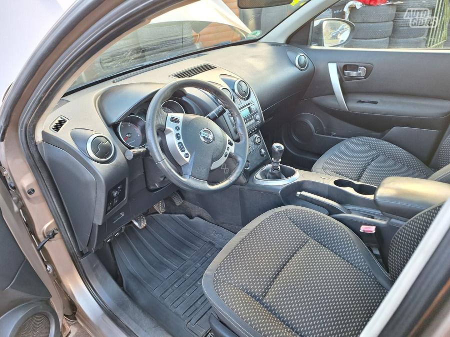 Nissan Qashqai 2008 in Mazeikiai, with an engine capacity of 1.50 L and mileage of 181 thousand km for 4550 €, photo 15 on AUTOMOTO.COM.LV