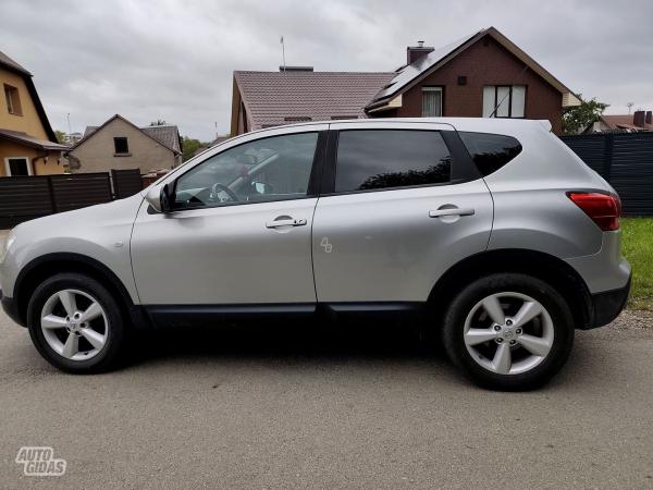 Nissan Qashqai 2008 in Siauliai, with an engine capacity of 2.00 L and mileage of 269 thousand km for 3000 €, photo 4 on AUTOMOTO.COM.LV