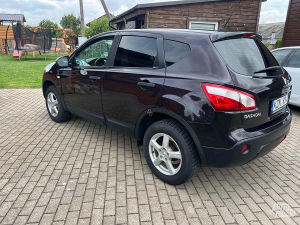 Nissan Qashqai 2010 in Marijampole, with an engine capacity of 1.50 L and mileage of 379 thousand km for 4000 €, photo 4 on AUTOMOTO.COM.LV
