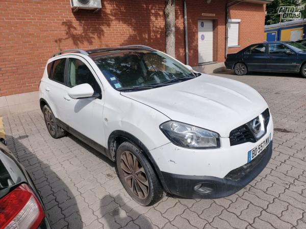 Nissan Qashqai 2010 in Klaipeda, with an engine capacity of 1.50 L and mileage of 290 thousand km for 1900 €, photo 2 on AUTOMOTO.COM.LV