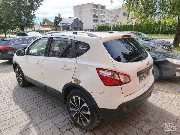 Nissan Qashqai 2010 in Klaipeda, with an engine capacity of 1.50 L and mileage of 290 thousand km for 1900 €, photo 4 on AUTOMOTO.COM.LV