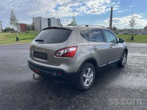 Nissan Qashqai 2010 in Jelgava, with an engine capacity of 1.60 L and mileage of 0 thousand km for 3330 €, photo 6 on AUTOMOTO.COM.LV