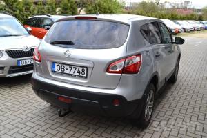 Nissan Qashqai 2011 in Riga, with an engine capacity of 1.60 L and mileage of 213 thousand km for 4700 €, photo 3 on AUTOMOTO.COM.LV