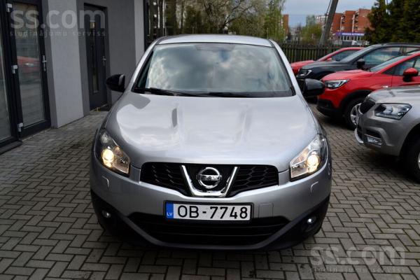 Nissan Qashqai 2011 in Riga, with an engine capacity of 1.60 L and mileage of 213 thousand km for 4700 €, photo 6 on AUTOMOTO.COM.LV