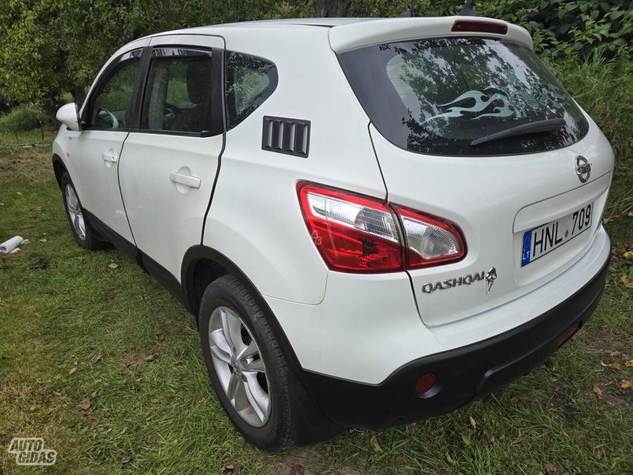 Nissan Qashqai 2011 in Kaunas, with an engine capacity of 1.50 L and mileage of 126 thousand km for 4200 €, photo 4 on AUTOMOTO.COM.LV