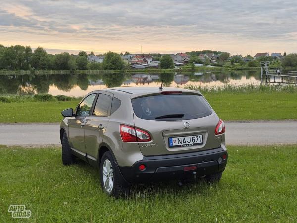 Nissan Qashqai 2011 in Vilnius, with an engine capacity of 2.00 L and mileage of 303 thousand km for 4200 €, photo 10 on AUTOMOTO.COM.LV