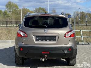 Nissan Qashqai 2012 in Taurage, with an engine capacity of 1.60 L and mileage of 285 thousand km for 5200 €, photo 9 on AUTOMOTO.COM.LV