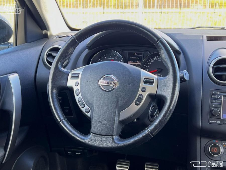 Nissan Qashqai 2012 in Taurage, with an engine capacity of 1.60 L and mileage of 285 thousand km for 5200 €, photo 15 on AUTOMOTO.COM.LV