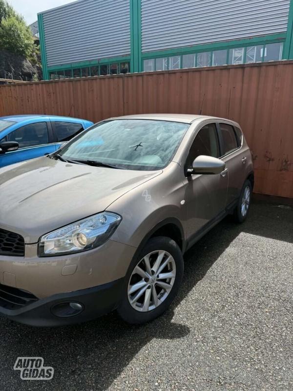 Nissan Qashqai 2012 in Siauliai, with an engine capacity of 1.50 L and mileage of 101 thousand km for 3000 €, photo 3 on AUTOMOTO.COM.LV