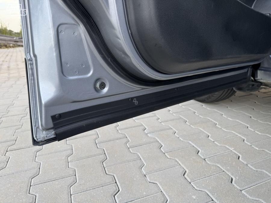 Nissan Qashqai 2012 in Kaunas, with an engine capacity of 1.60 L and mileage of 290 thousand km for 3950 €, photo 13 on AUTOMOTO.COM.LV