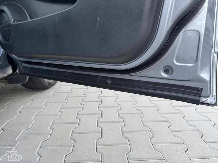 Nissan Qashqai 2012 in Kaunas, with an engine capacity of 1.60 L and mileage of 290 thousand km for 3950 €, photo 15 on AUTOMOTO.COM.LV