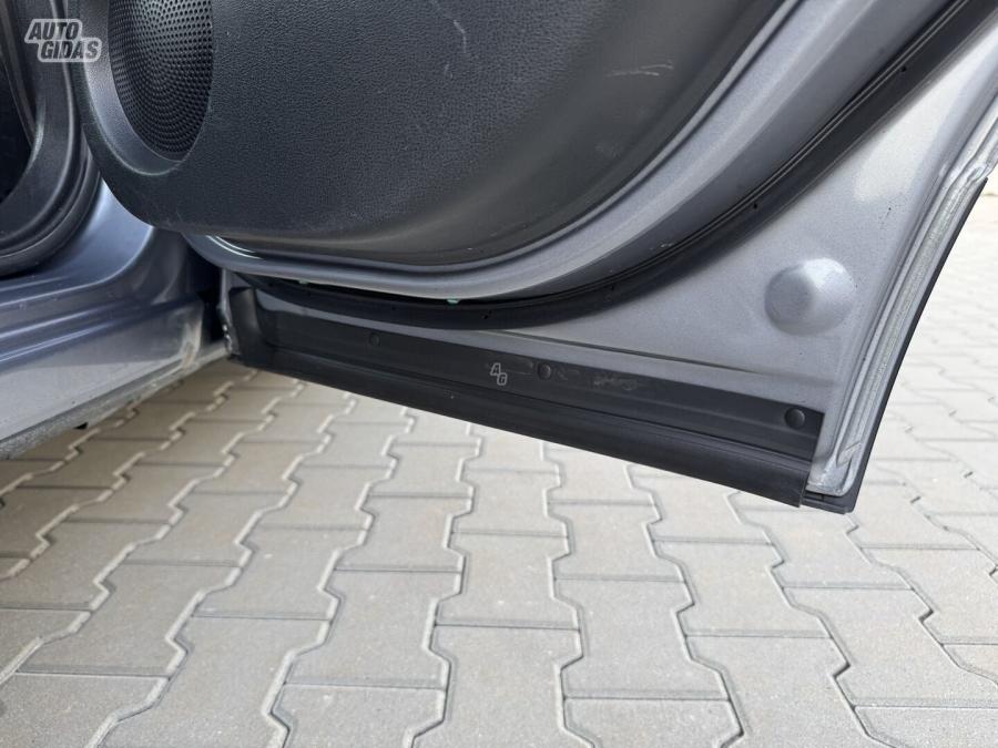 Nissan Qashqai 2012 in Kaunas, with an engine capacity of 1.60 L and mileage of 290 thousand km for 3950 €, photo 16 on AUTOMOTO.COM.LV