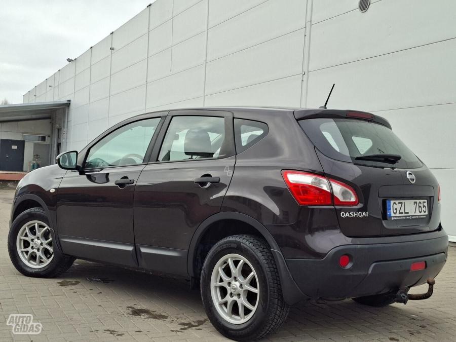 Nissan Qashqai 2013 in Silute, with an engine capacity of 1.60 L and mileage of 170 thousand km for 4800 €, photo 4 on AUTOMOTO.COM.LV