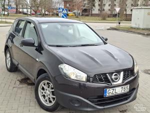 Nissan Qashqai 2013 in Silute, with an engine capacity of 1.60 L and mileage of 170 thousand km for 4800 €, photo 7 on AUTOMOTO.COM.LV