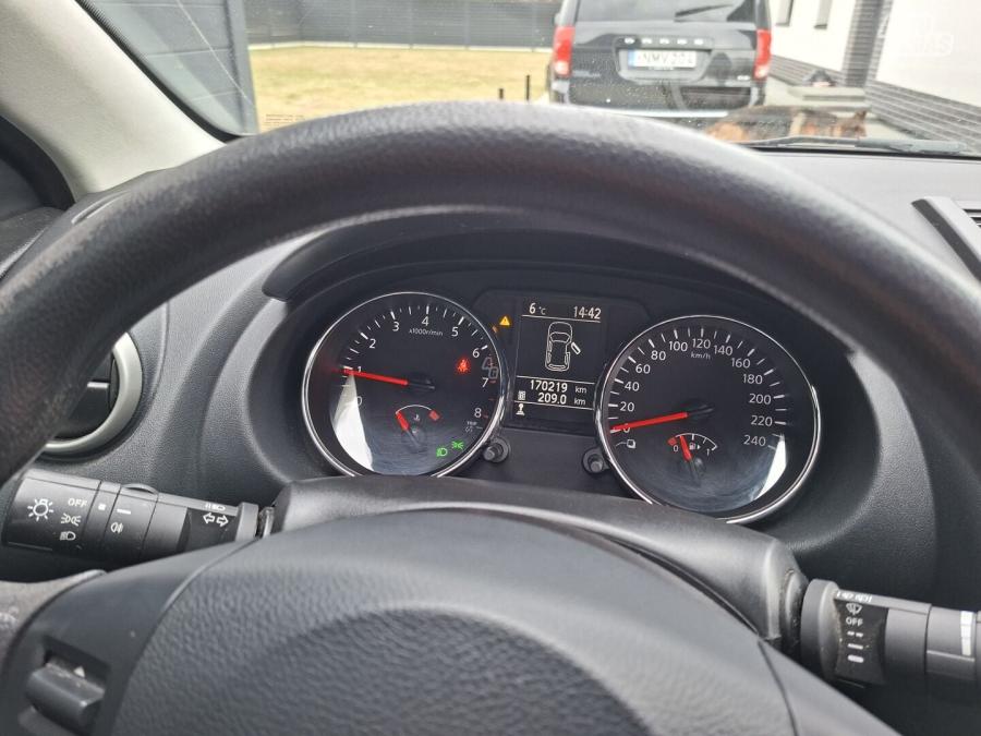 Nissan Qashqai 2013 in Silute, with an engine capacity of 1.60 L and mileage of 170 thousand km for 4800 €, photo 12 on AUTOMOTO.COM.LV