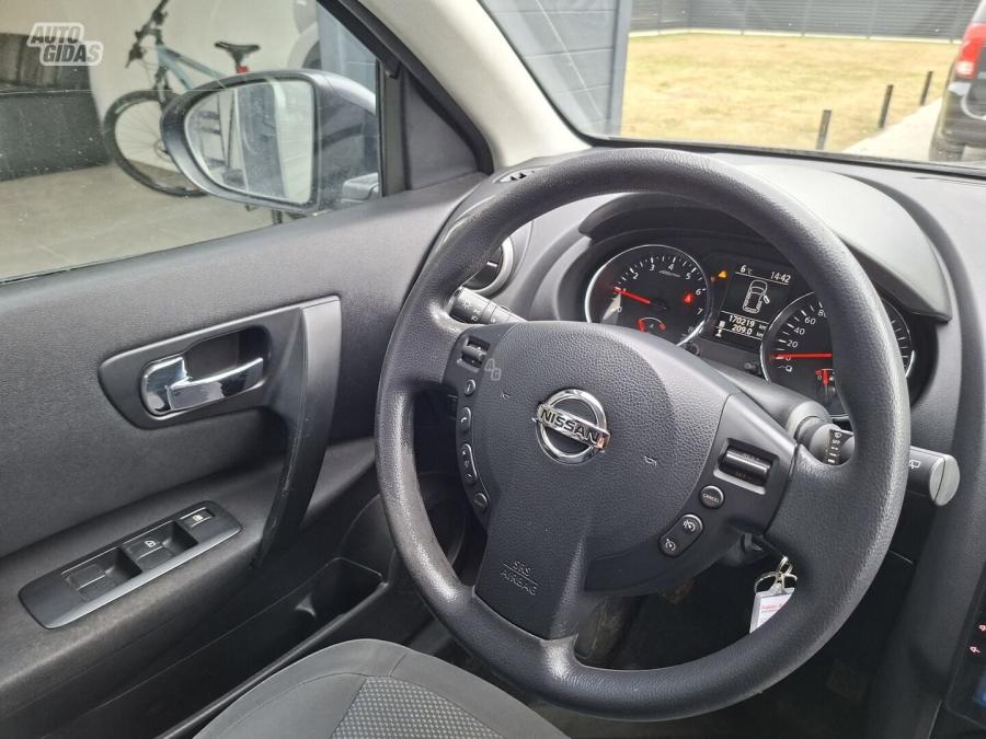 Nissan Qashqai 2013 in Silute, with an engine capacity of 1.60 L and mileage of 170 thousand km for 4800 €, photo 13 on AUTOMOTO.COM.LV
