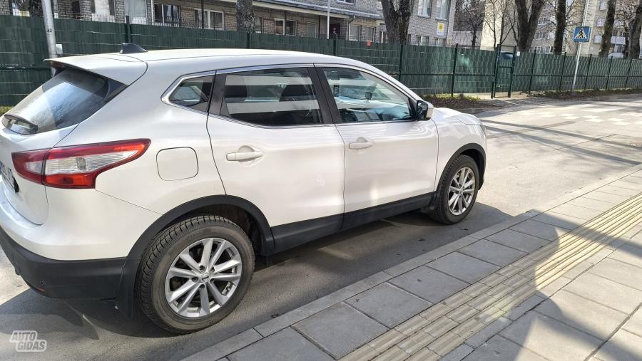 Nissan Qashqai 2014 in Vilnius, with an engine capacity of 1.20 L and mileage of 146 thousand km for 4800 €, photo 4 on AUTOMOTO.COM.LV
