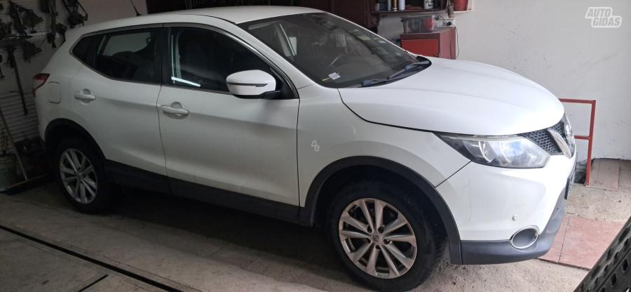 Nissan Qashqai 2014 in Marijampole, with an engine capacity of 1.50 L and mileage of 211 thousand km for 5900 €, photo 1 on AUTOMOTO.COM.LV