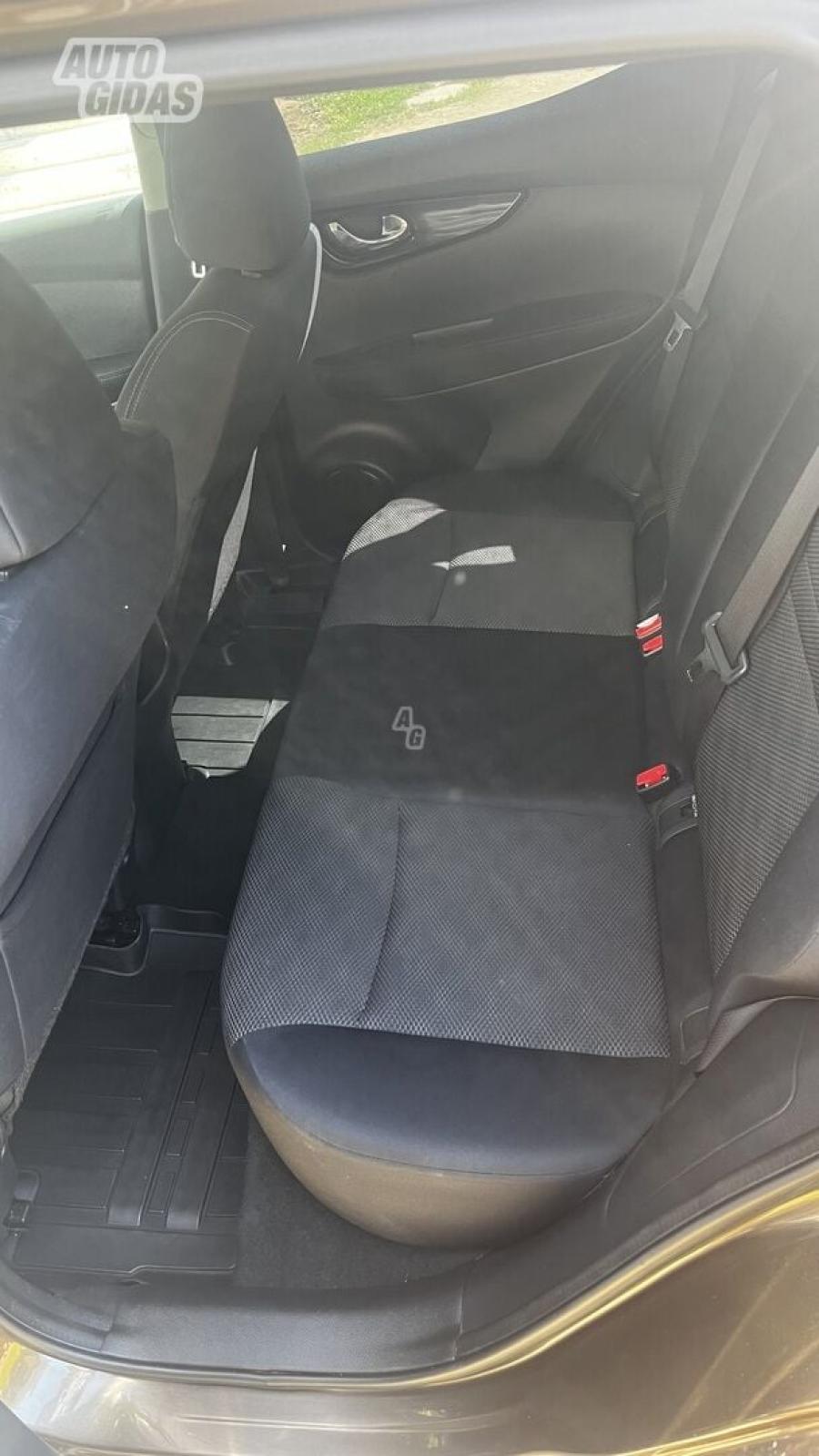 Nissan Qashqai 2014 in Siauliai, with an engine capacity of 1.60 L and mileage of 234 thousand km for 8300 €, photo 13 on AUTOMOTO.COM.LV