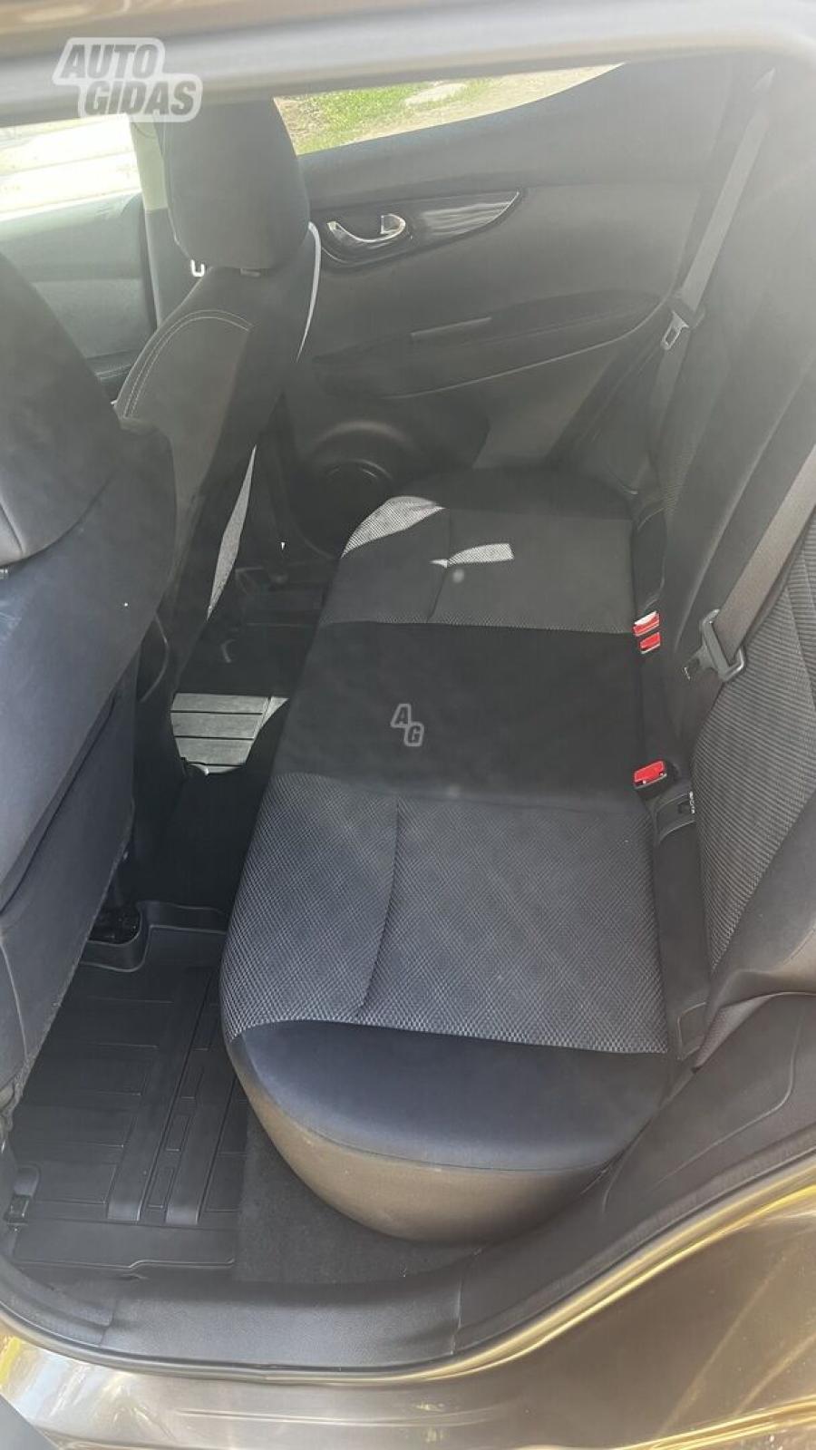 Nissan Qashqai 2014 in Siauliai, with an engine capacity of 1.60 L and mileage of 234 thousand km for 8300 €, photo 13 on AUTOMOTO.COM.LV