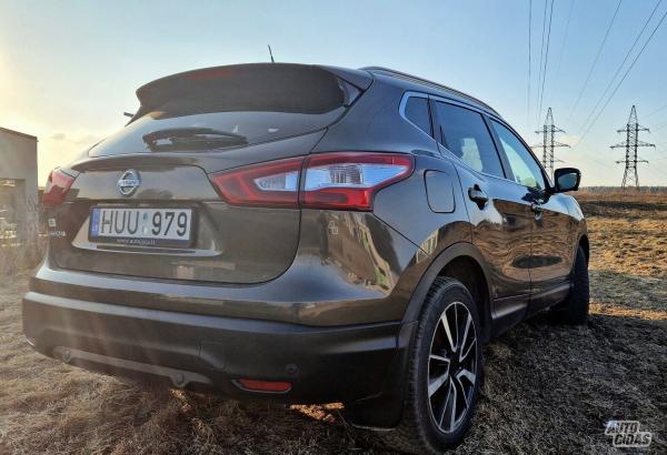 Nissan Qashqai 2015 in Vilnius, with an engine capacity of 1.60 L and mileage of 271 thousand km for 8100 €, photo 4 on AUTOMOTO.COM.LV