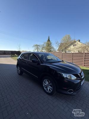 Nissan Qashqai 2015 in Vilnius, with an engine capacity of 1.60 L and mileage of 305 thousand km for 5400 €, photo 3 on AUTOMOTO.COM.LV