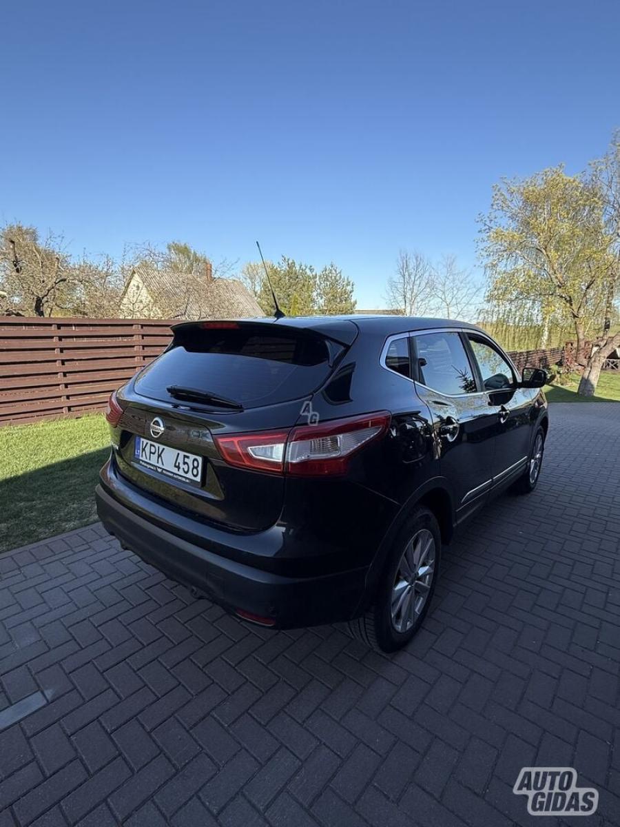 Nissan Qashqai 2015 in Vilnius, with an engine capacity of 1.60 L and mileage of 305 thousand km for 5400 €, photo 4 on AUTOMOTO.COM.LV
