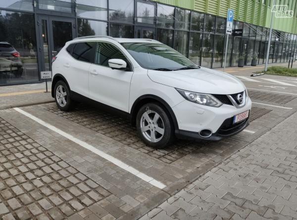 Nissan Qashqai 2015 in Vilnius, with an engine capacity of 1.20 L and mileage of 234 thousand km for 7390 €, photo 1 on AUTOMOTO.COM.LV