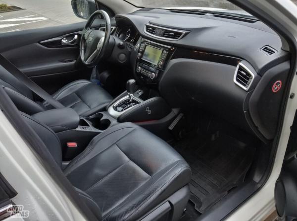 Nissan Qashqai 2015 in Vilnius, with an engine capacity of 1.20 L and mileage of 234 thousand km for 7390 €, photo 6 on AUTOMOTO.COM.LV