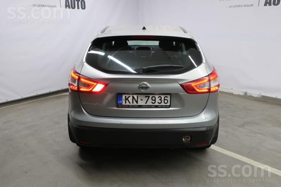 Nissan Qashqai 2016 in Riga, with an engine capacity of 1.60 L and mileage of 358 thousand km for 6990 €, photo 3 on AUTOMOTO.COM.LV