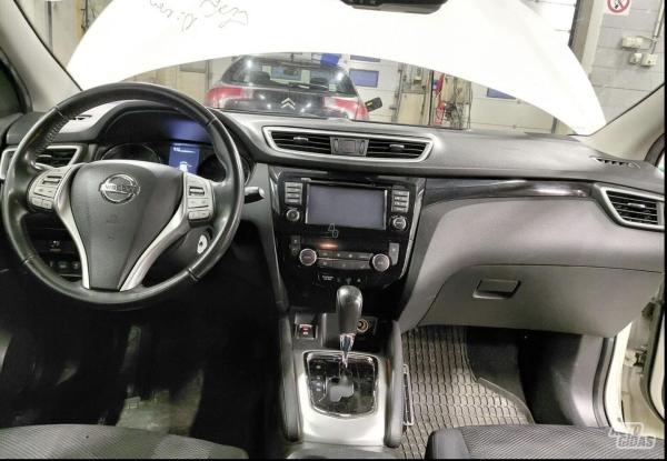 Nissan Qashqai 2016 in Panevezys, with an engine capacity of 1.20 L and mileage of 242 thousand km for 4300 €, photo 5 on AUTOMOTO.COM.LV