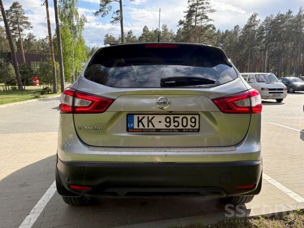 Nissan Qashqai 2016 in Riga, with an engine capacity of 1.60 L and mileage of 153 thousand km for 9700 €, photo 4 on AUTOMOTO.COM.LV