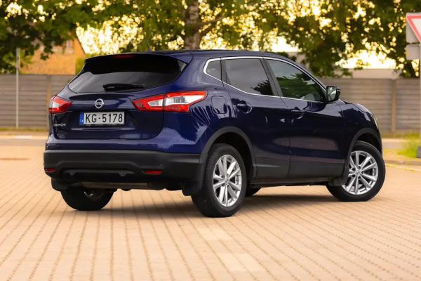 Nissan Qashqai 2016 in Jelgava, with an engine capacity of 1.60 L and mileage of 125 thousand km for 12700 €, photo 5 on AUTOMOTO.COM.LV