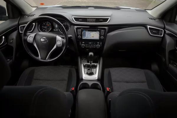 Nissan Qashqai 2016 in Jelgava, with an engine capacity of 1.60 L and mileage of 125 thousand km for 12700 €, photo 8 on AUTOMOTO.COM.LV