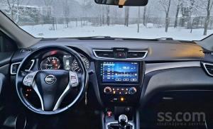 Nissan Qashqai 2017 in Cesis, with an engine capacity of 1.60 L and mileage of 167 thousand km for 9900 €, photo 4 on AUTOMOTO.COM.LV