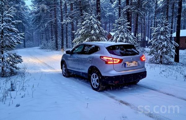 Nissan Qashqai 2017 in Cesis, with an engine capacity of 1.60 L and mileage of 167 thousand km for 9900 €, photo 4 on AUTOMOTO.COM.LV