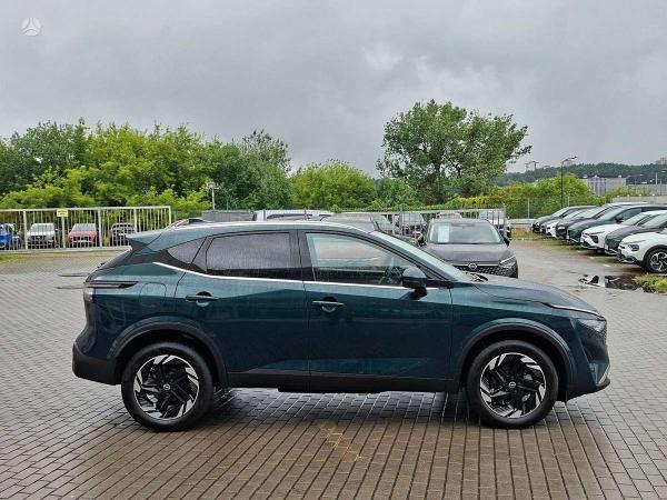 Green Nissan Qashqai 2025 in Vilnius, with an engine capacity of 1.33 L and mileage of 15 thousand km for 27250 €, photo 5 on AUTOMOTO.COM.LV