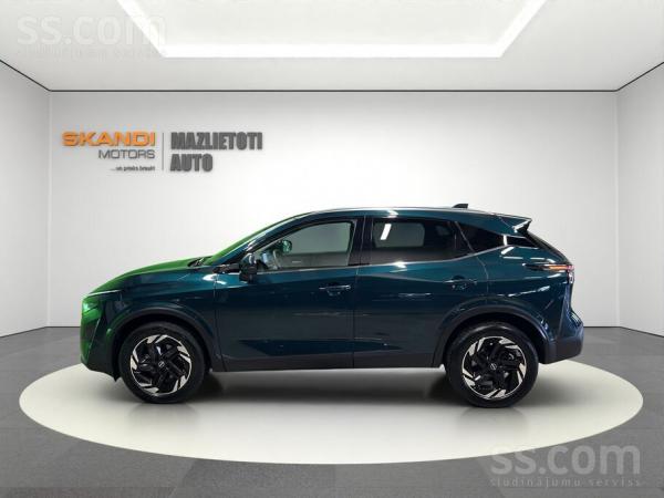 Nissan Qashqai 2025 in Riga on AUTOMOTO.COM.LV Green Nissan Qashqai 2025 in Riga, with an engine capacity of 1.30 L and mileage of 35 thousand km for 26490 €, photo 4 on AUTOMOTO.COM.LV