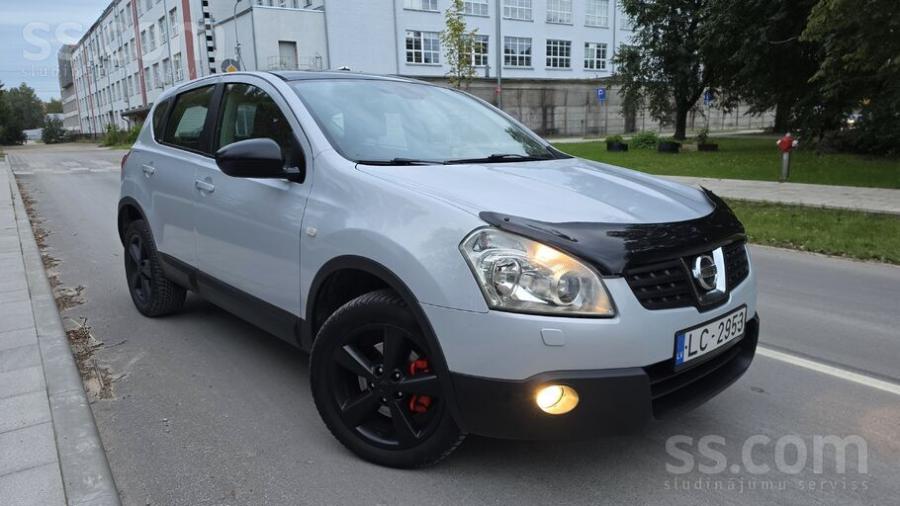 Pelēks Nissan Qashqai 2006 Rīga, ar dzinēja tilpumu 1.50 L un nobraukumu 300 tūkst. km par 2600 €, foto 1 vietnē AUTOMOTO.COM.LV