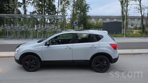 Pelēks Nissan Qashqai 2006 Rīga, ar dzinēja tilpumu 1.50 L un nobraukumu 300 tūkst. km par 2600 €, foto 5 vietnē AUTOMOTO.COM.LV