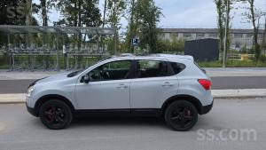 Pelēks Nissan Qashqai 2006 Rīga, ar dzinēja tilpumu 1.50 L un nobraukumu 300 tūkst. km par 2600 €, foto 5 vietnē AUTOMOTO.COM.LV