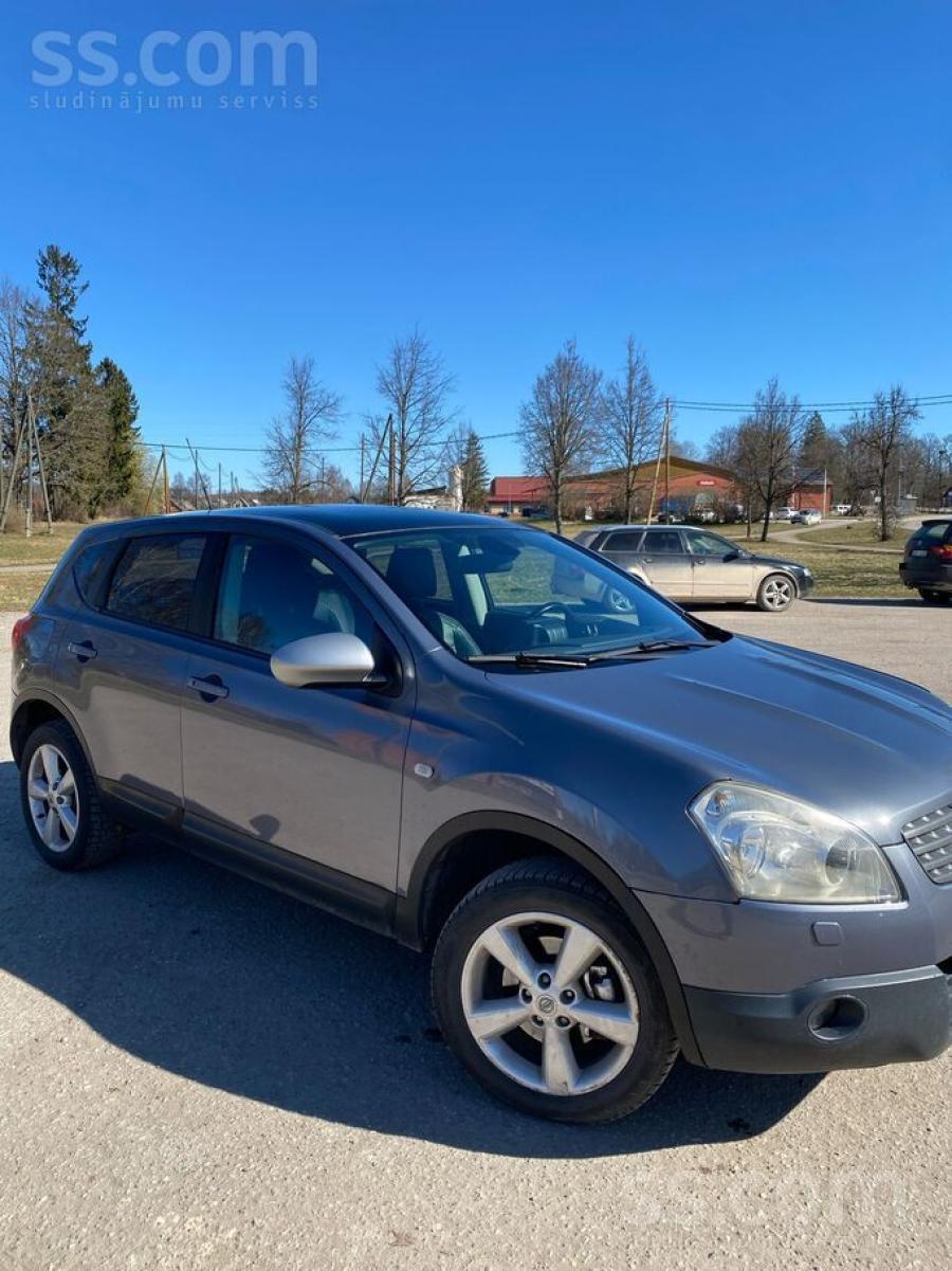 Grey Nissan Qashqai 2007 in Cesis, with an engine capacity of 1.50 L and mileage of 330 thousand km for 3300 €, photo 1 on AUTOMOTO.COM.LV