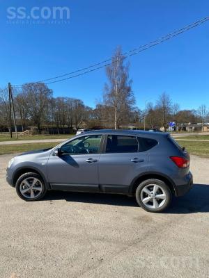 Grey Nissan Qashqai 2007 in Cesis, with an engine capacity of 1.50 L and mileage of 330 thousand km for 3300 €, photo 4 on AUTOMOTO.COM.LV